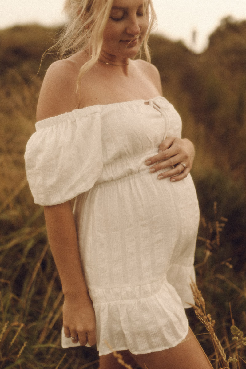 Maternity Photoshoot, Ohope - Amber, Logan + Bump - Eilish Burt Photography